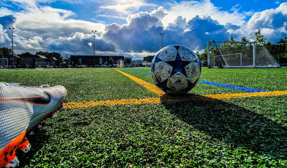 Trollhättan först med miljövänligt konstgräs – pinje ersätter plast ...